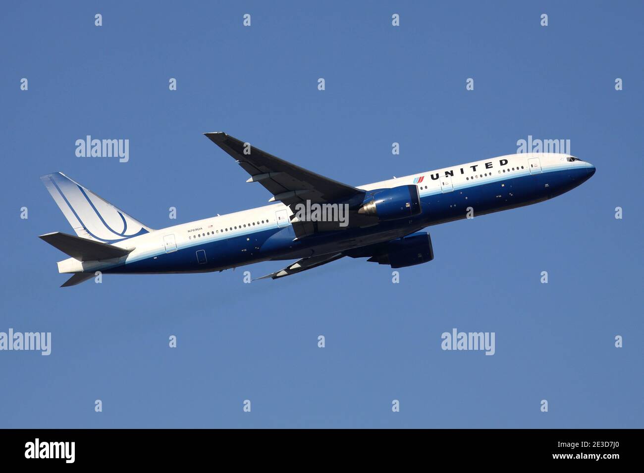 United Airlines Boeing 777-200 with registration N769UA airborne at ...