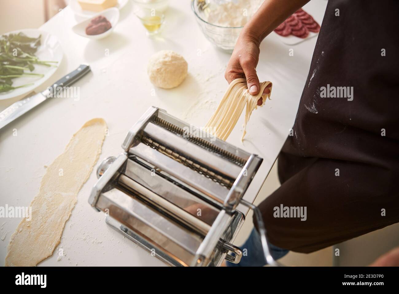 Vintage italian pasta making machine hi-res stock photography and ...
