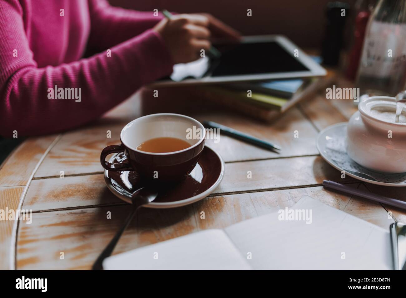 Lady at the tea table hi-res stock photography and images - Alamy