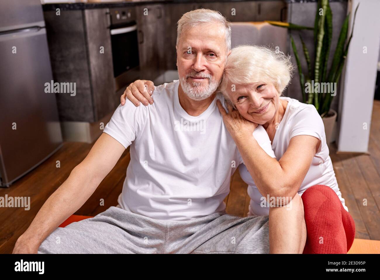 Elderly husband wife gym hi-res stock photography and images - Alamy
