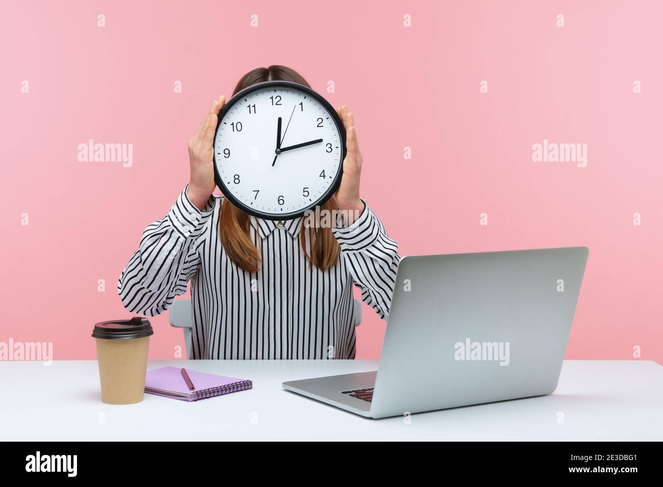 Woman shy office desk hi-res stock photography and images - Alamy