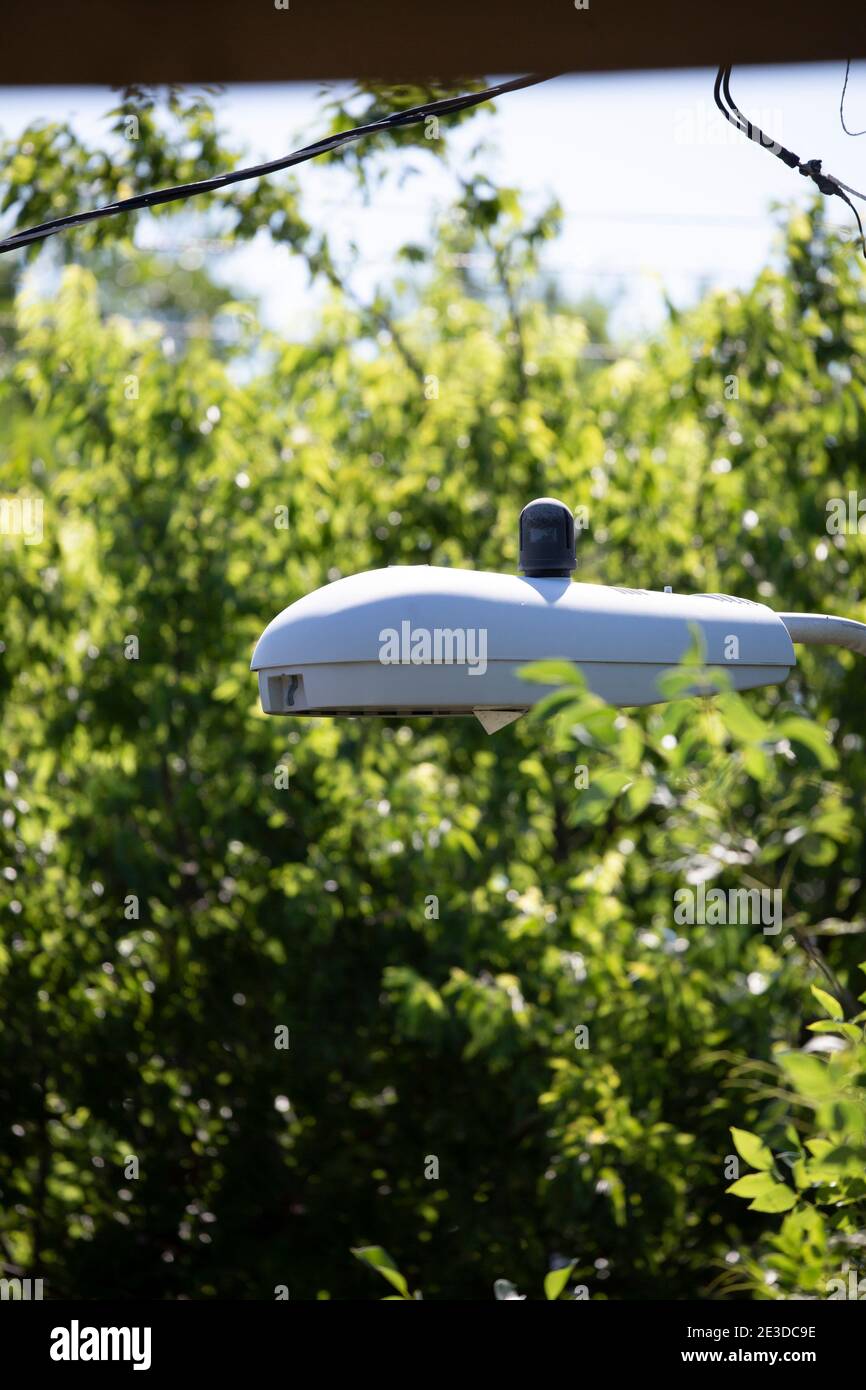 Dangerous street light missing its globe and bulb Stock Photo - Alamy