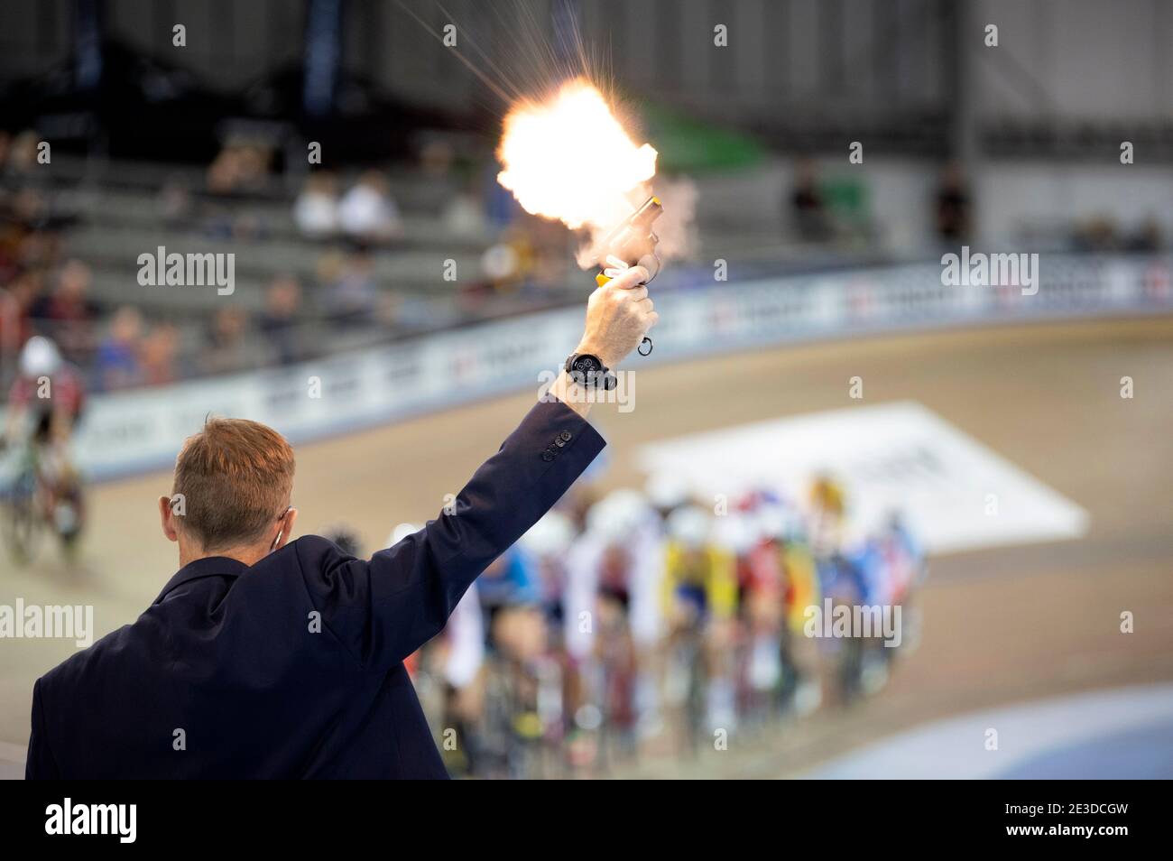 Starter gun hi-res stock photography and images - Alamy