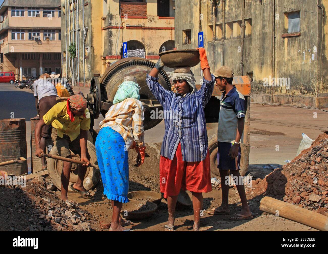 Female construction worker, India Stock Photo - Alamy