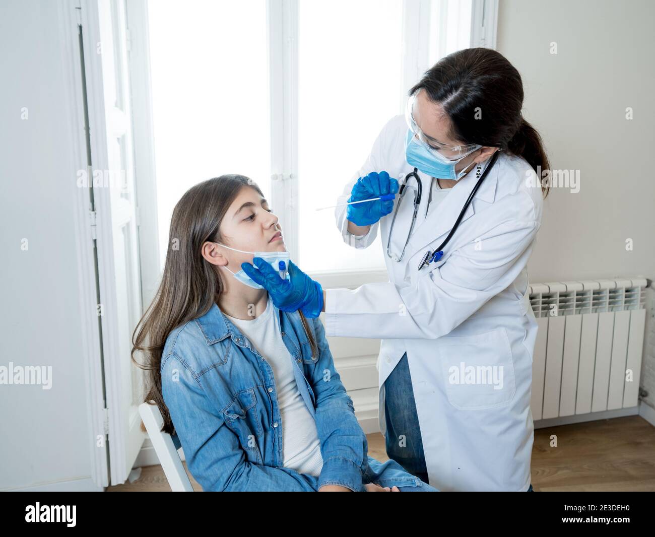 Teen nurse hi-res stock photography and images - Alamy