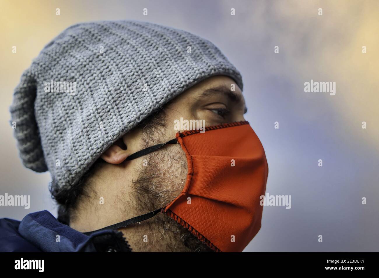 Young black men gang street back hi-res stock photography and images ...
