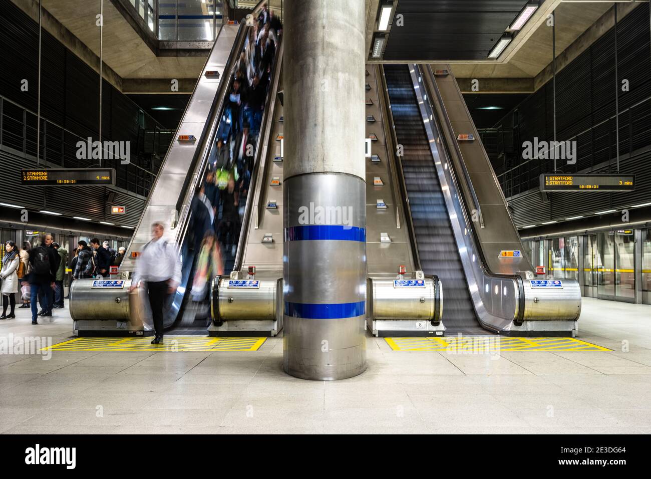 London uk london underground escalators hi-res stock photography and ...