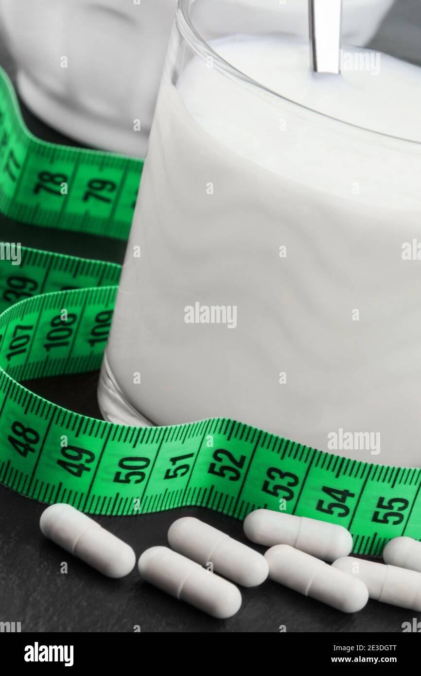 Kefir and yoghurt with probiotic capsules Stock Photo - Alamy