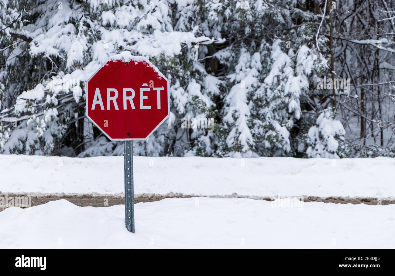 French arret sign hi-res stock photography and images - Alamy
