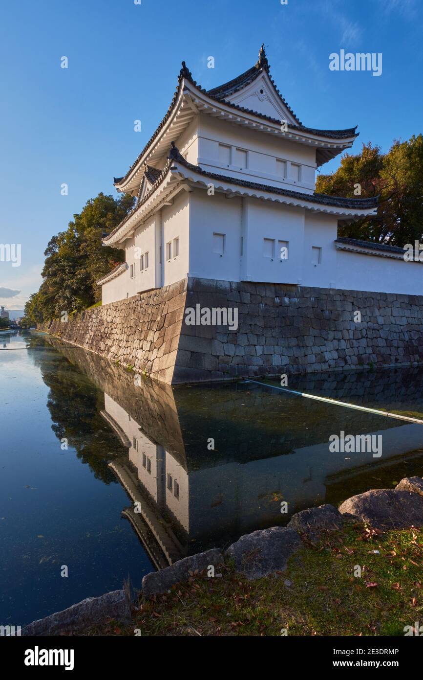 Stone walls japanese castle hi-res stock photography and images - Alamy