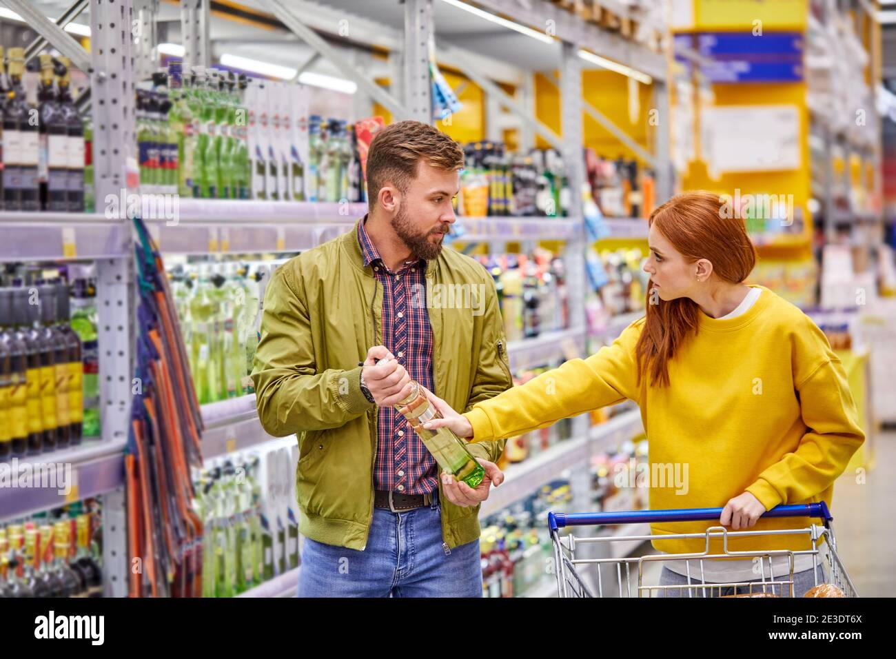 Dissatisfied customer store hi-res stock photography and images - Alamy