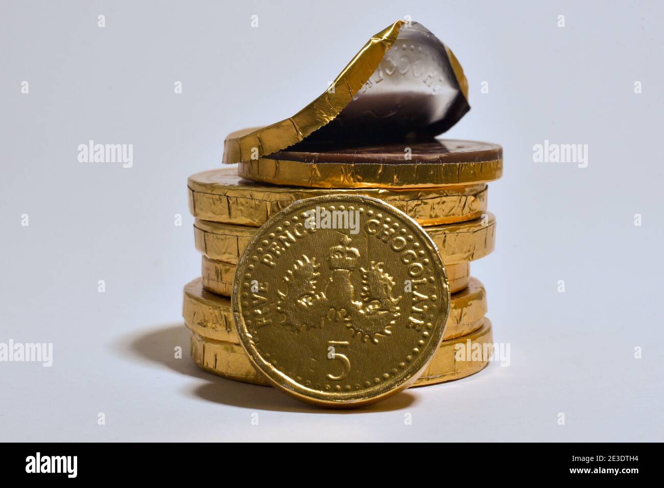 Chocolate bank notes hi-res stock photography and images - Alamy