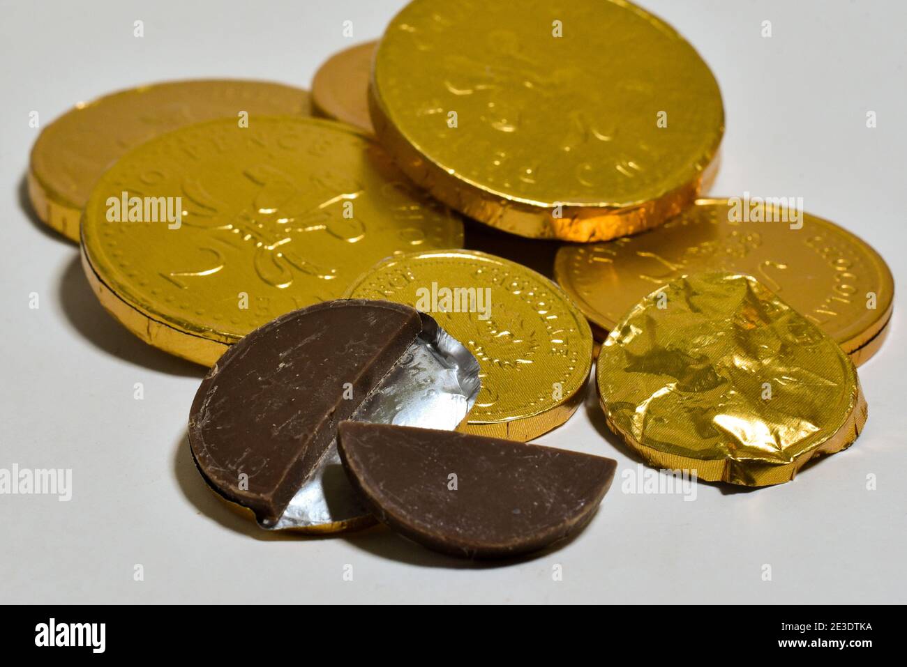 Chocolate bank notes hi-res stock photography and images - Alamy