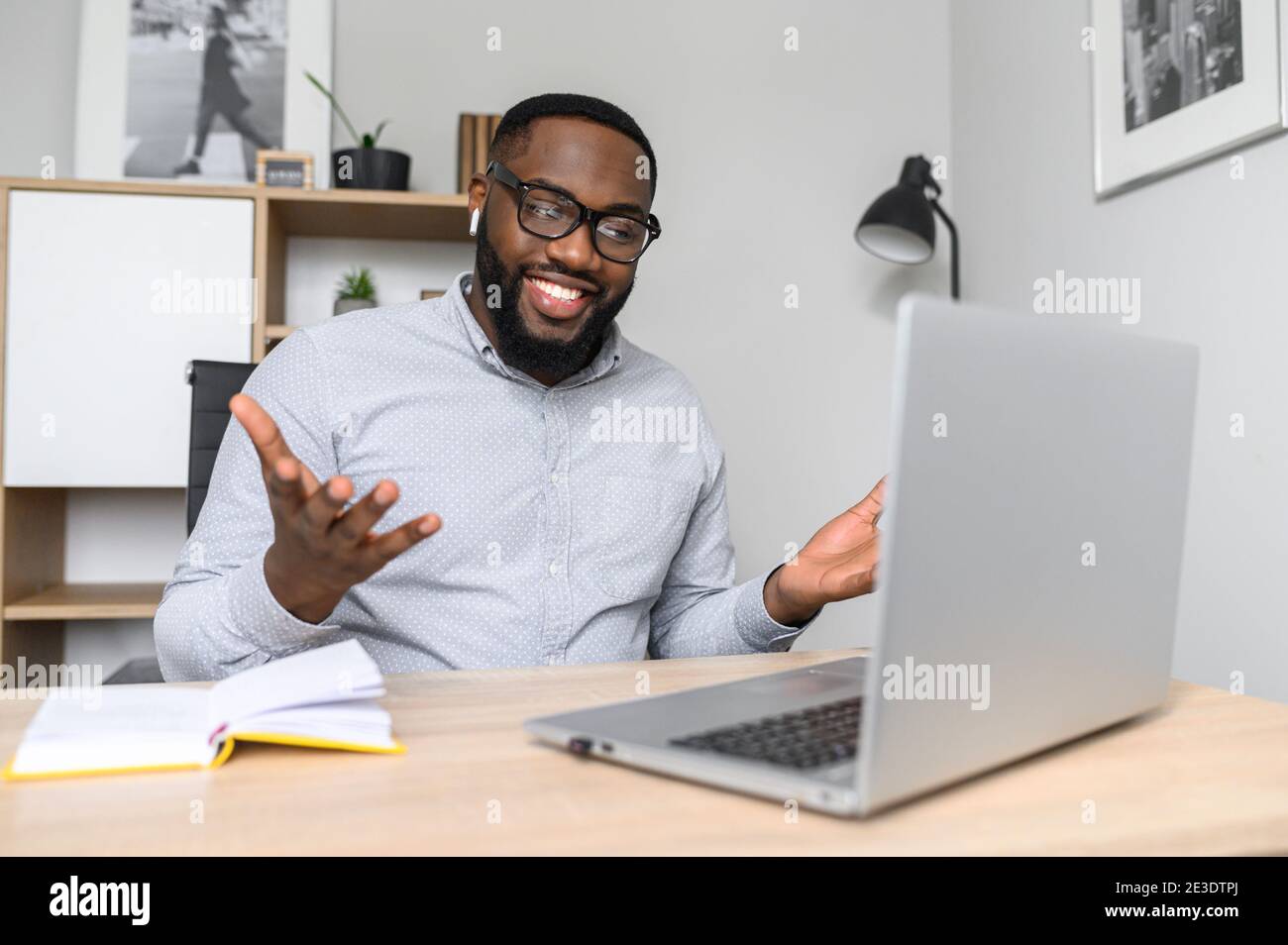 African-American businessman working remotely Stock Photo - Alamy