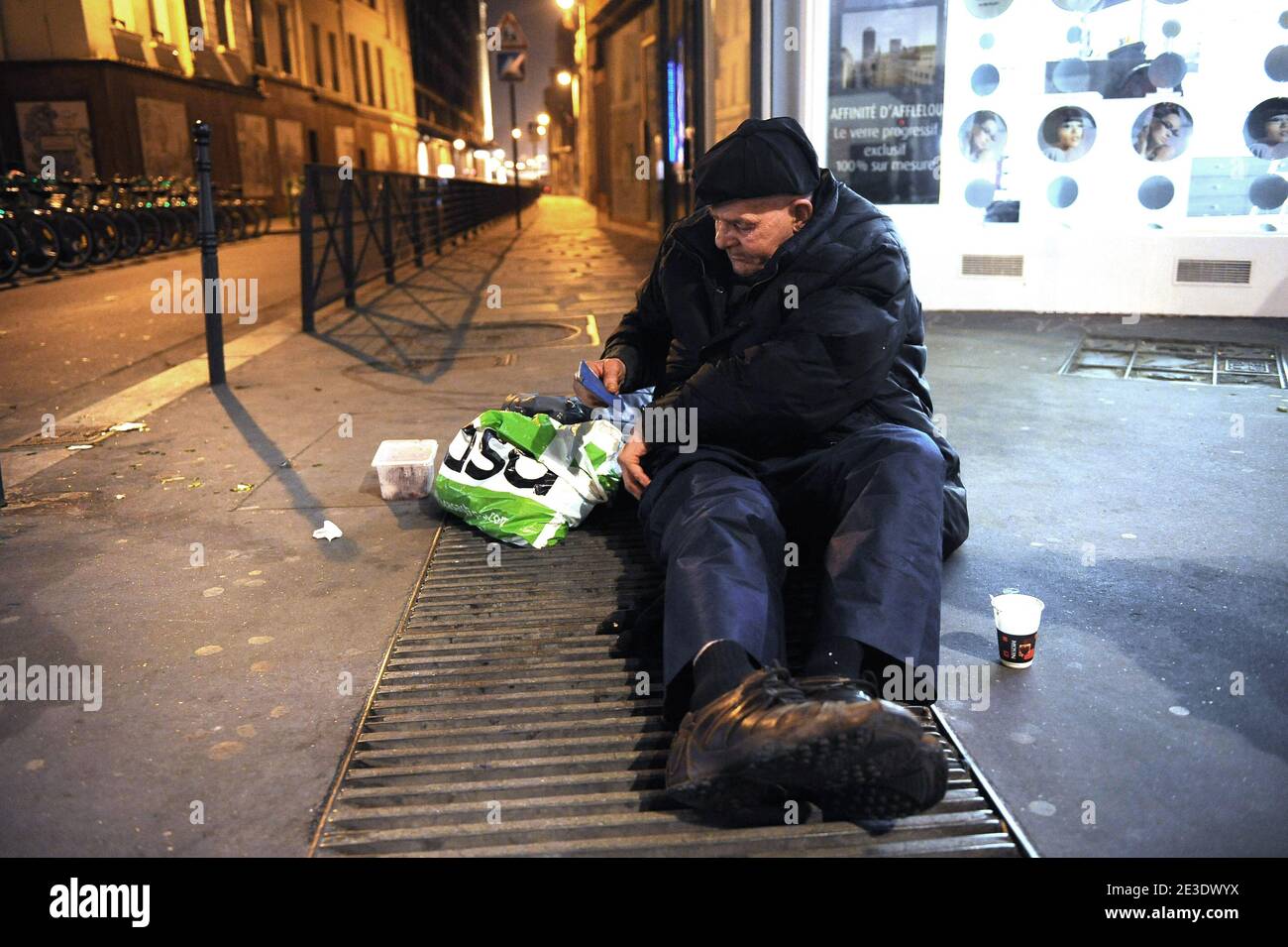 France homeless red cross hi-res stock photography and images - Alamy