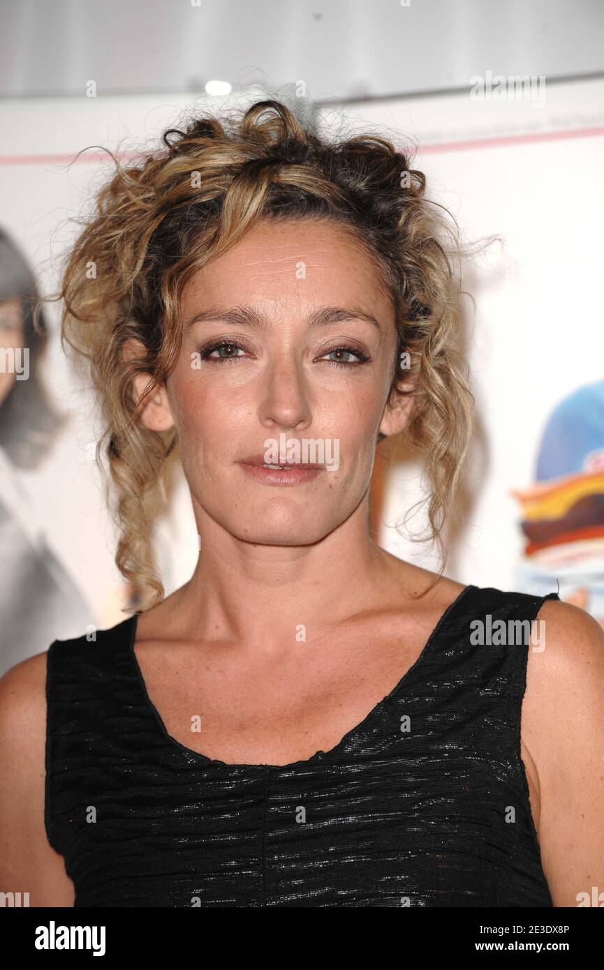 Cast member Juliette Arnaud attends the premiere of 'De l'autre cote du ...