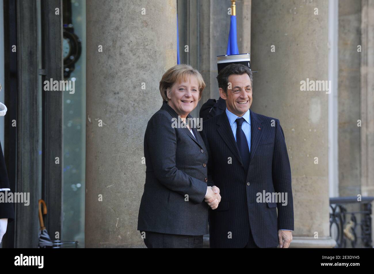 French president Nicolas Sarkozy welcomes German Chancellor Angela ...