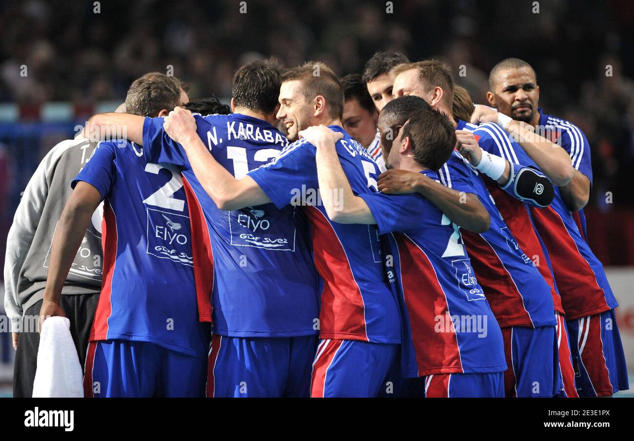 French Team poses before the Paris' Handball tournament final match ...