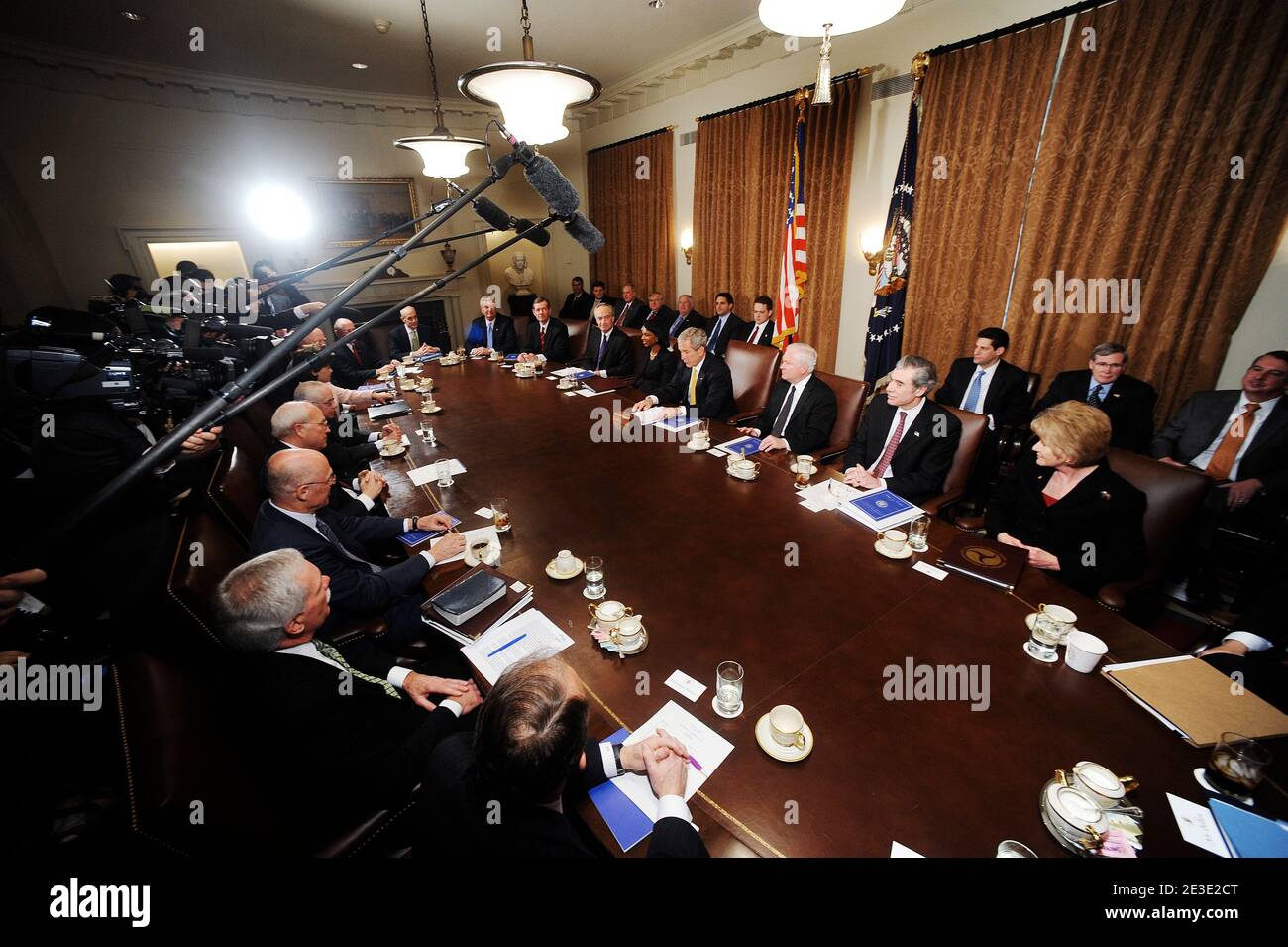 US President George W. Bush holds his final Cabinet meeting in the ...