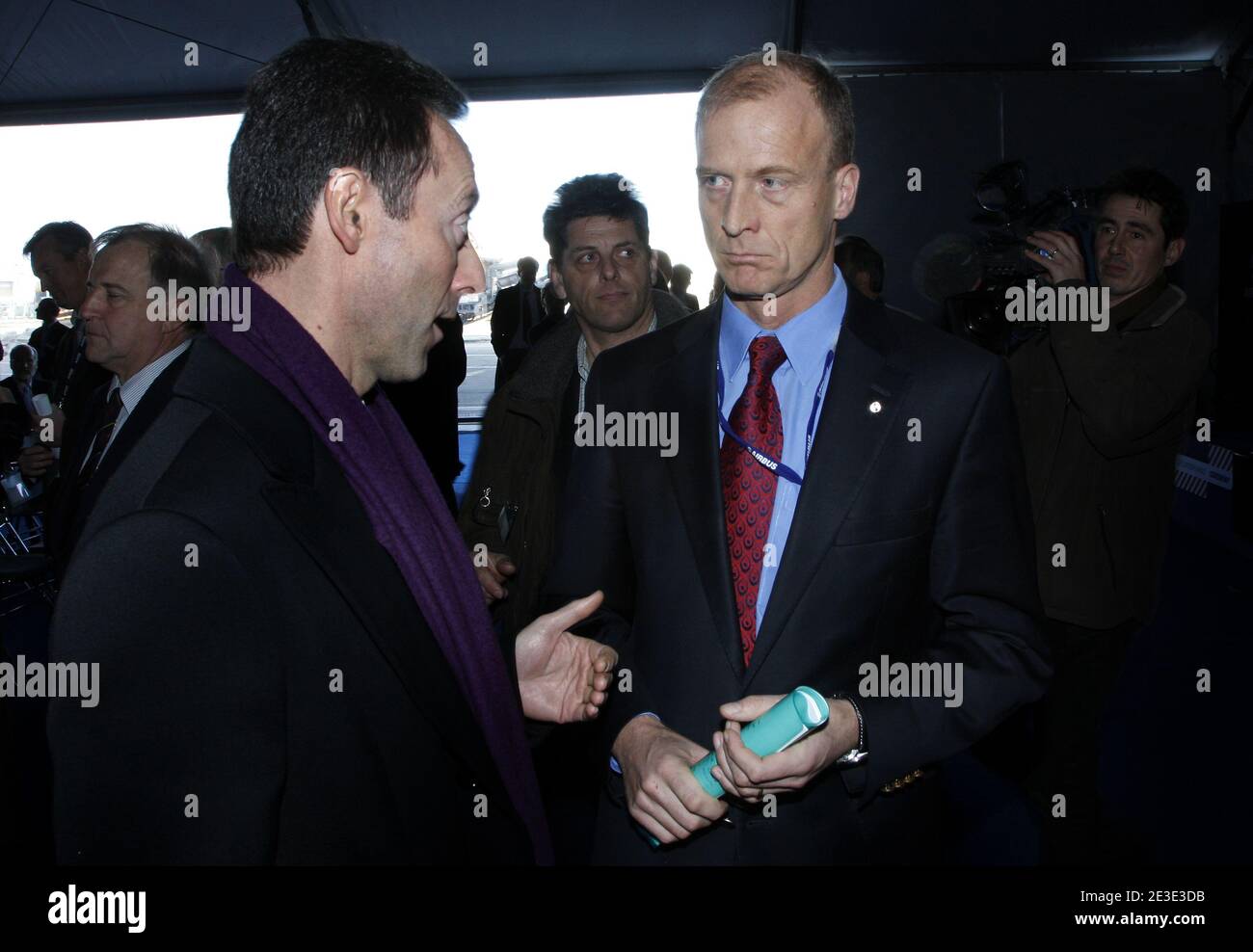 Airbus France COO Fabrice Bregier (L), and Airbus Germany CEO Tom ...