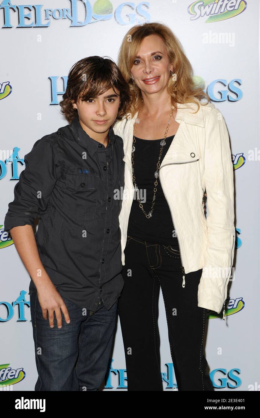 Jansen Panettiere and his mother Lesley Vogel attend the premiere of ...