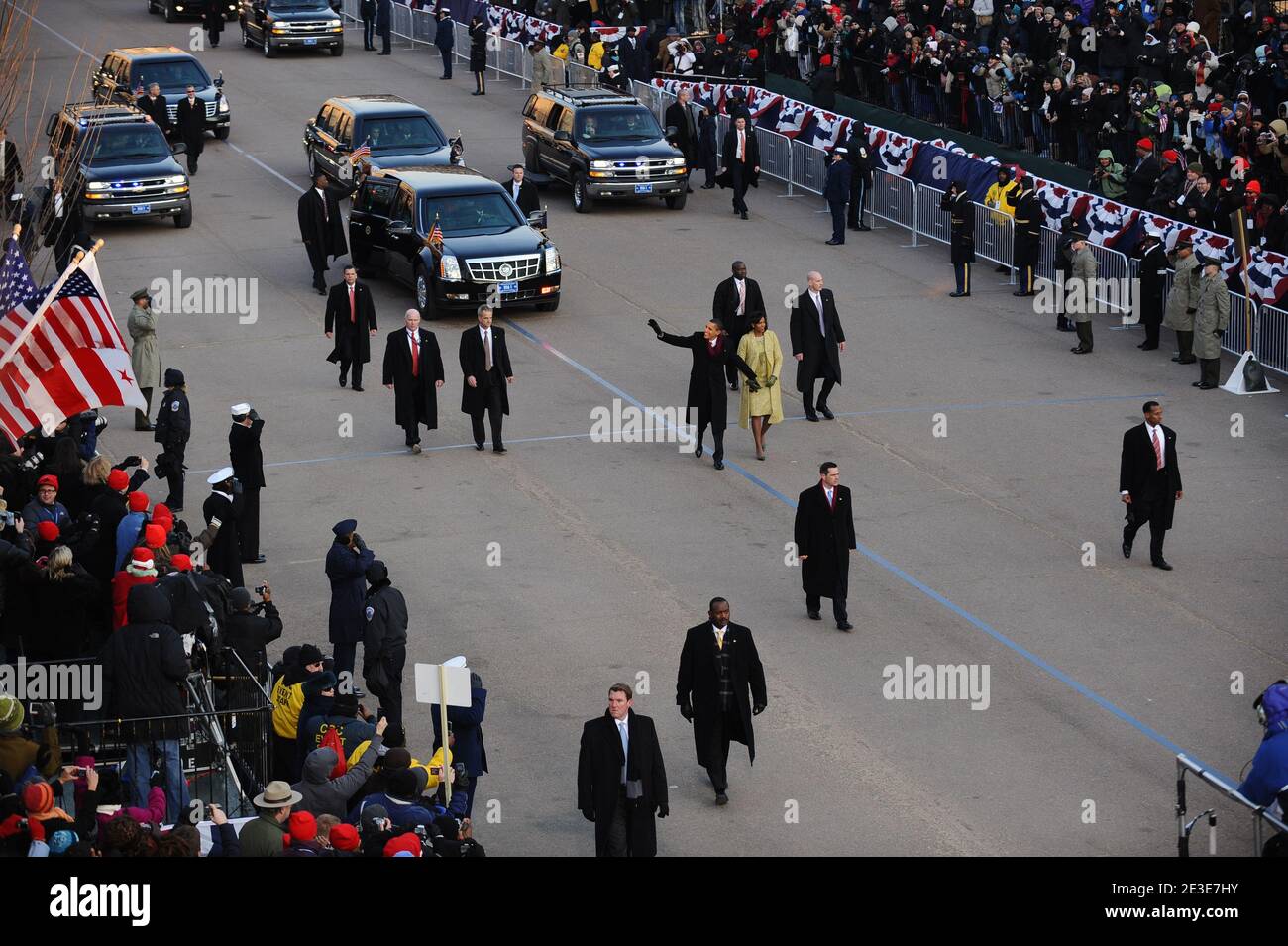 US President Barack Obama and First Lady Michelle Obama walk the ...
