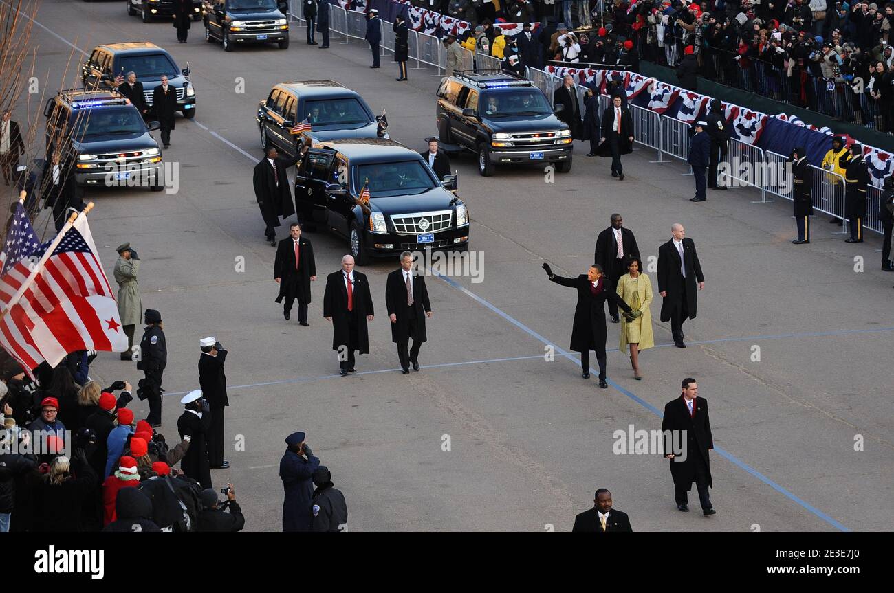 US President Barack Obama and First Lady Michelle Obama walk the ...