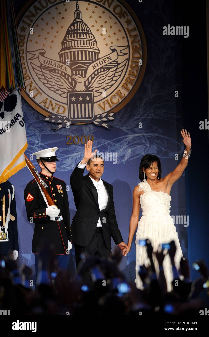 Michelle obama inaugural ball 2009 hi-res stock photography and images ...