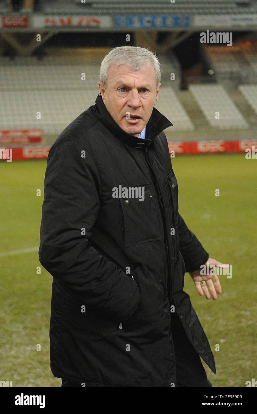 Reims' new coach Luis Fernandez before the Second League Soccer match ...