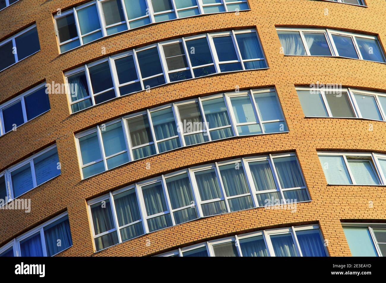 Skyscraper background hi-res stock photography and images - Alamy