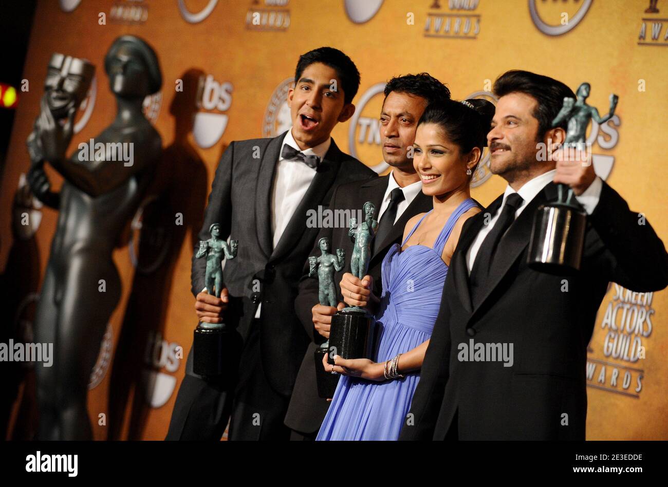 Irrfan Khan, Dev Patel, Freida Pinto, and Anil Kapoor posing in the ...