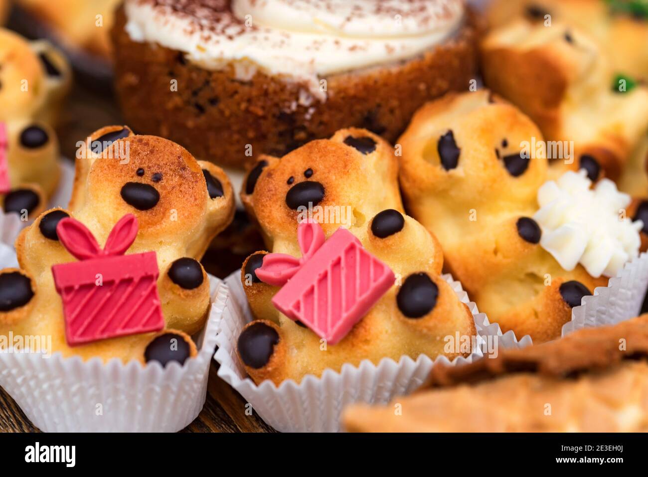 Cake in shape of bear hi-res stock photography and images - Alamy