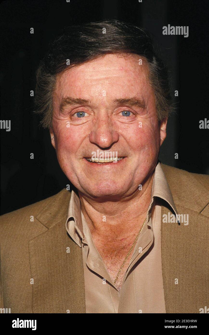 Mike Douglas 1986 Credit: Ralph Dominguez/MediaPunch Stock Photo - Alamy
