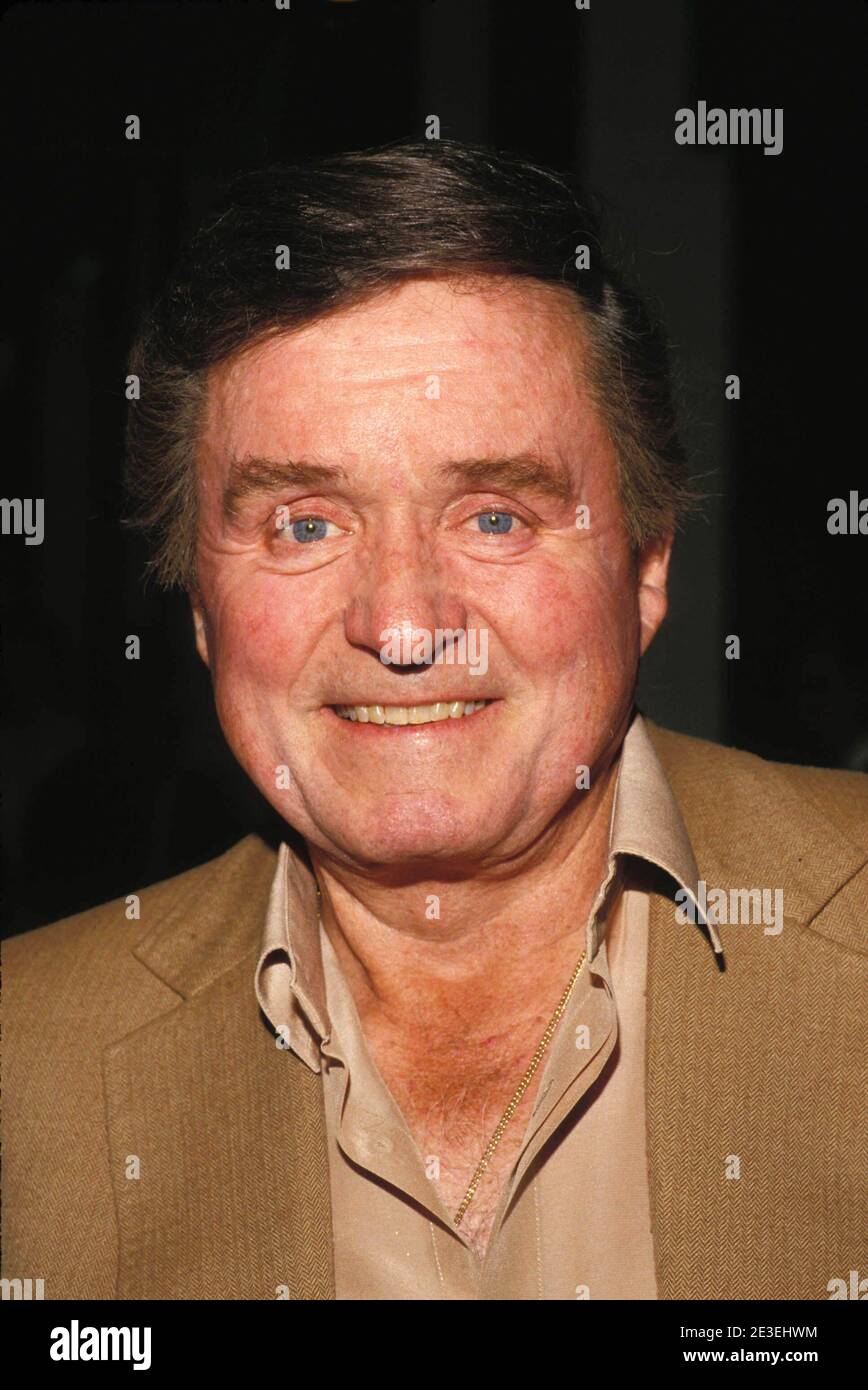 Mike Douglas 1986 Credit: Ralph Dominguez/MediaPunch Stock Photo - Alamy