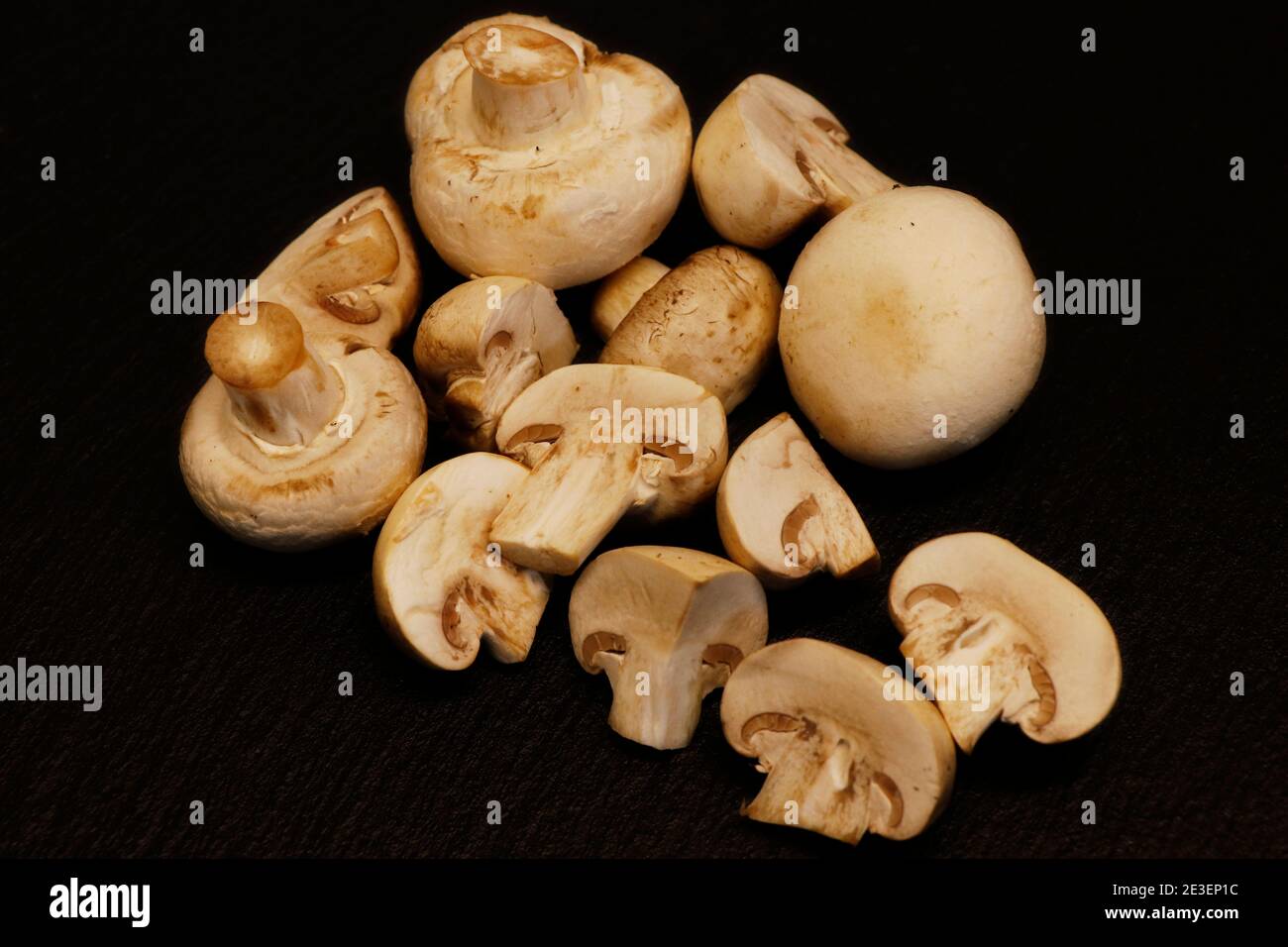 Whole sliced button mushrooms hi-res stock photography and images - Alamy
