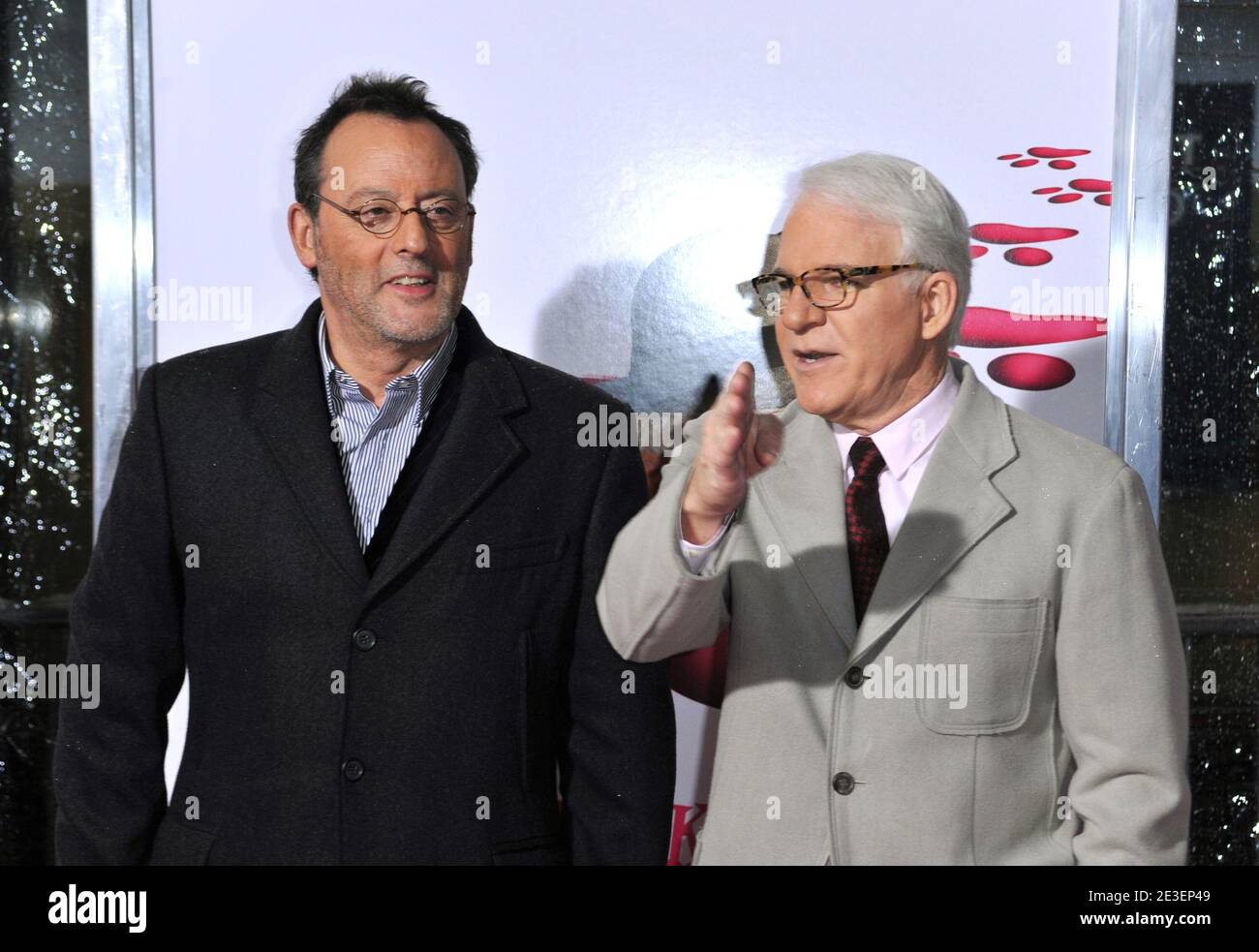 Steve martin jean reno the pink panther hi-res stock photography and ...