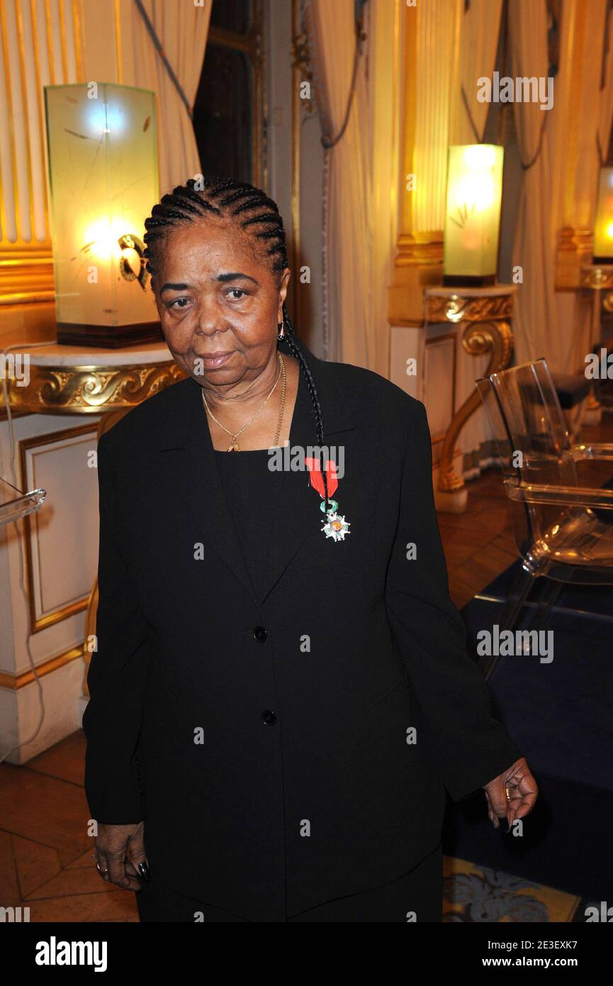 Singer Cesaria Evora, dubbed the "Barefoot Diva" for often performing ...