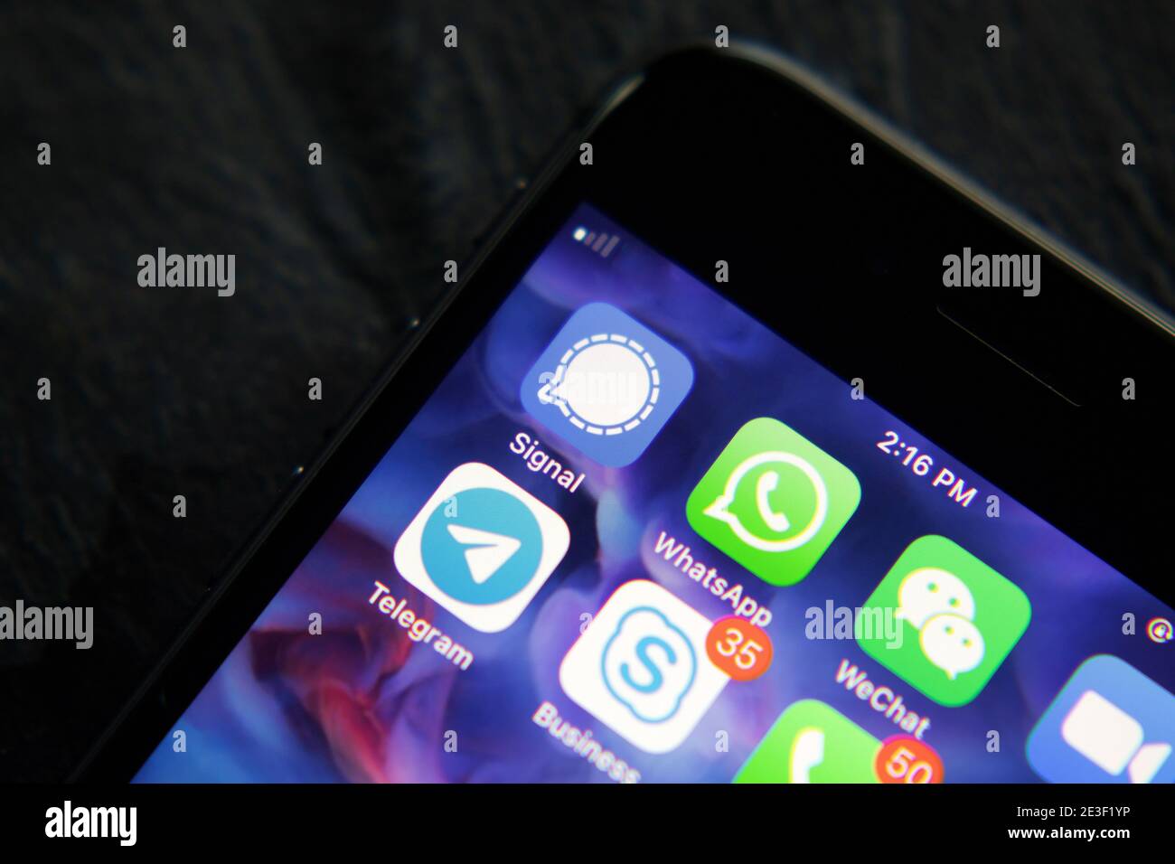 American social media platform hi-res stock photography and images - Alamy