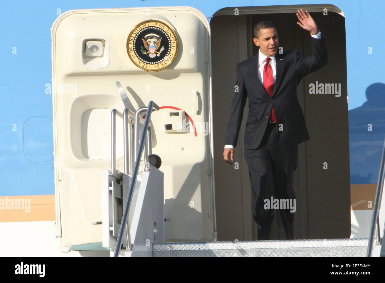 President Barack Obama arrives at Sky Harbor International Airport in ...