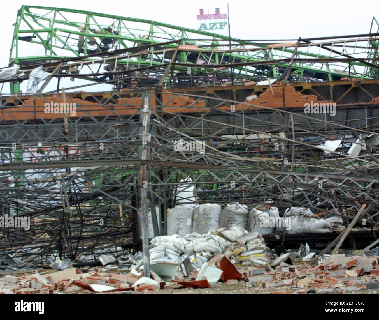 Explosion industrielle hi-res stock photography and images - Alamy