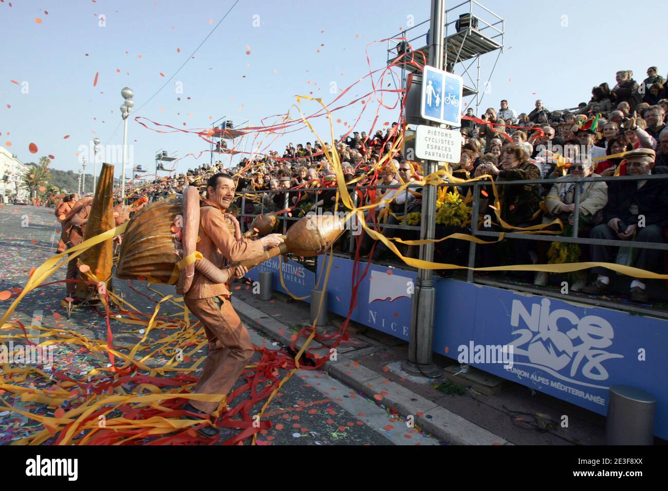 Nice floats carnival france hi-res stock photography and images - Alamy