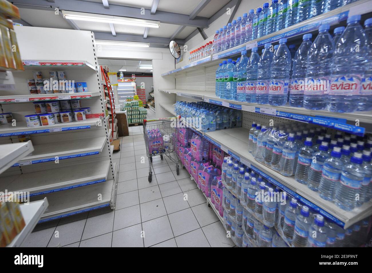 Supermarket ambiance hi-res stock photography and images - Alamy