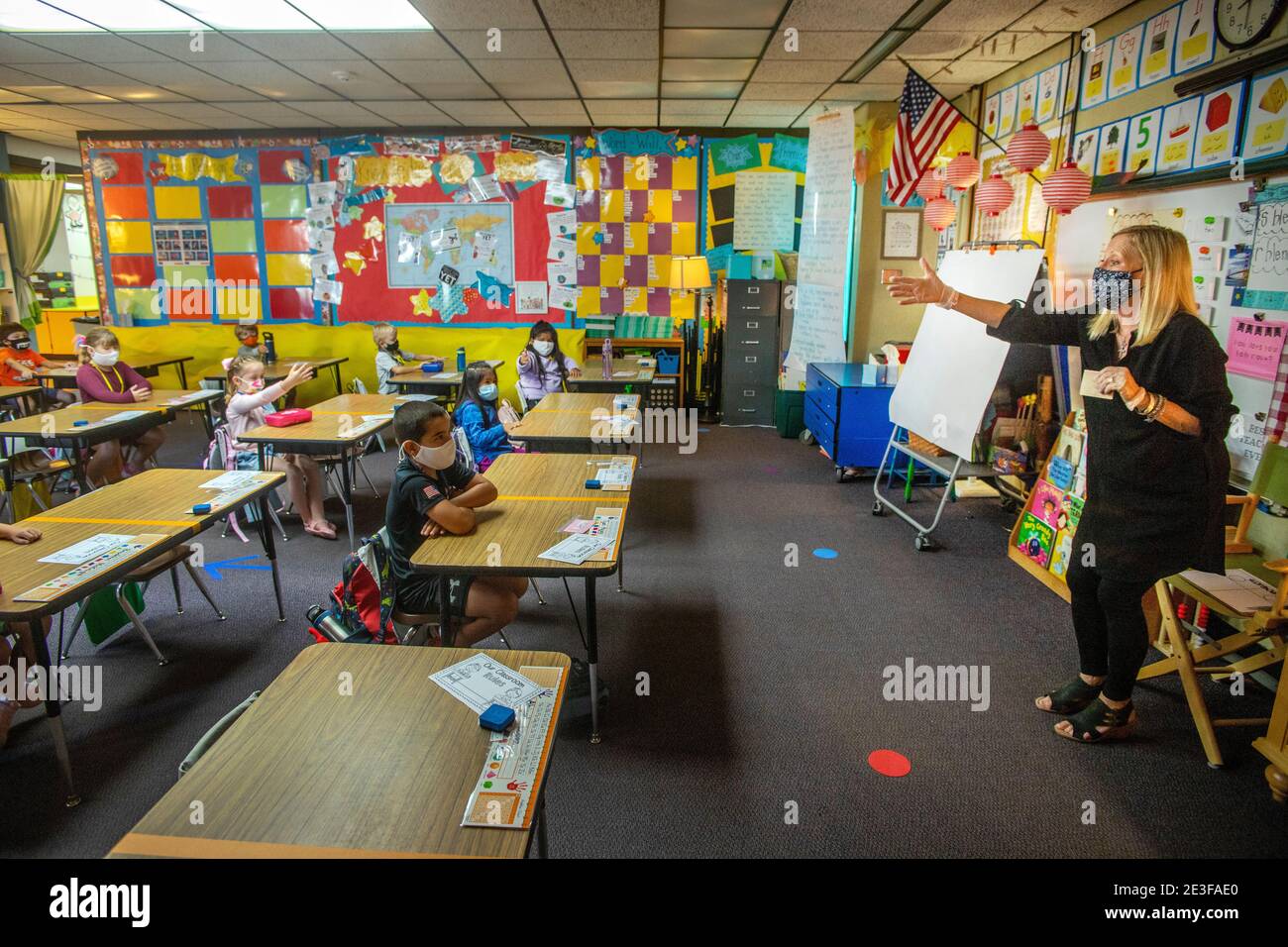 Social distance classroom hi-res stock photography and images - Alamy