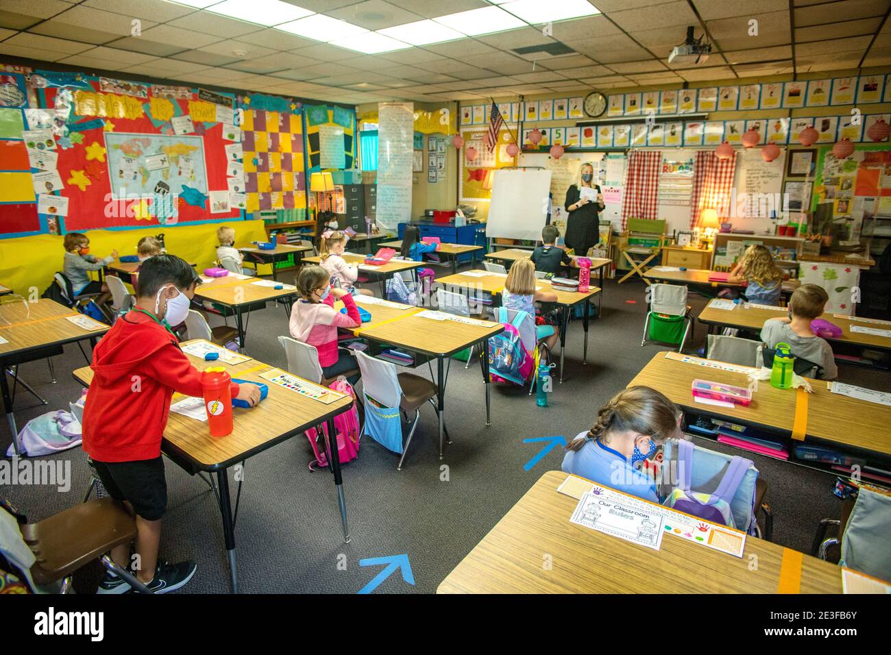 Social distance classroom hi-res stock photography and images - Alamy