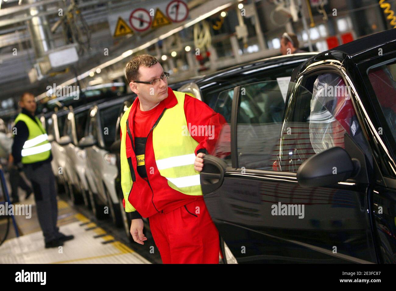 Smart swatch car hi-res stock photography and images - Alamy