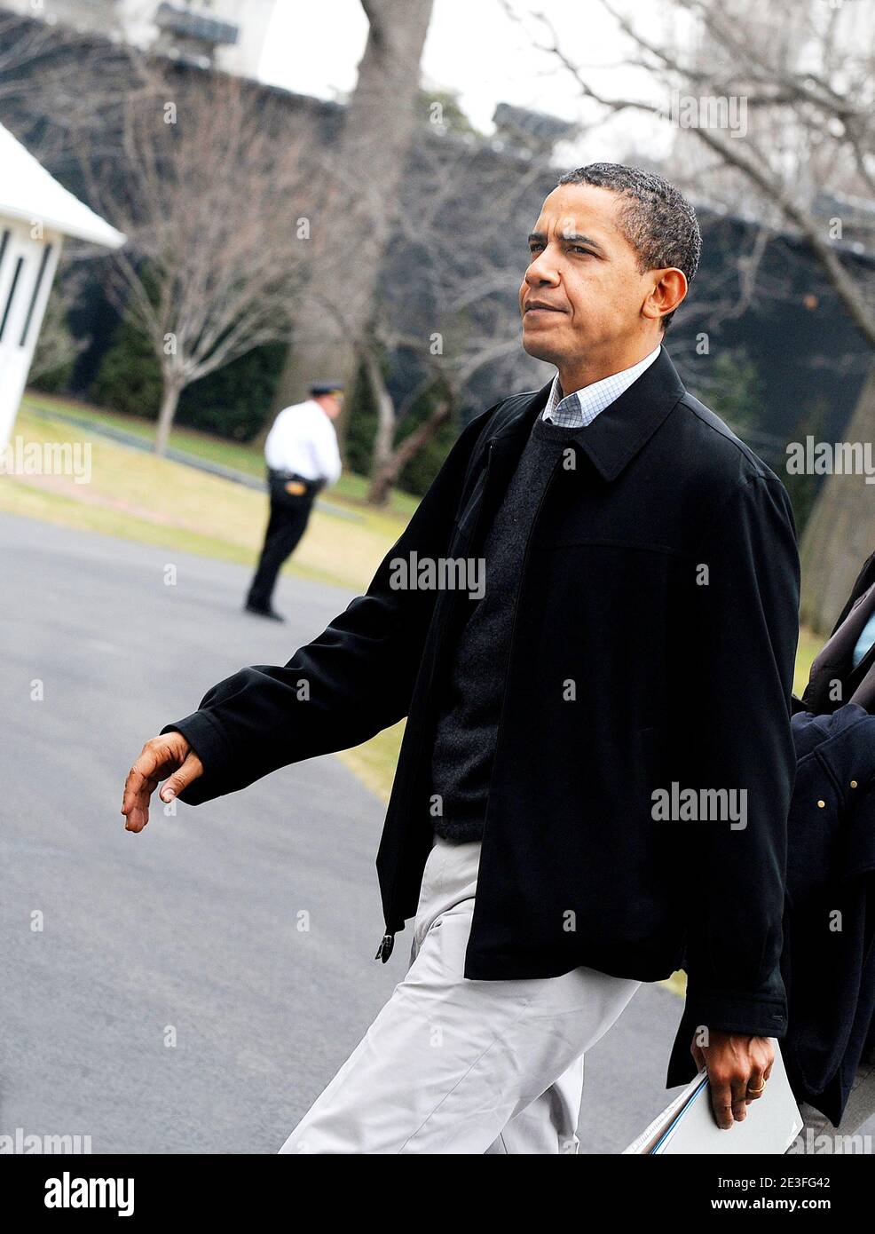 US President Barack Obama arrives on Marine One on the South Lawn of ...