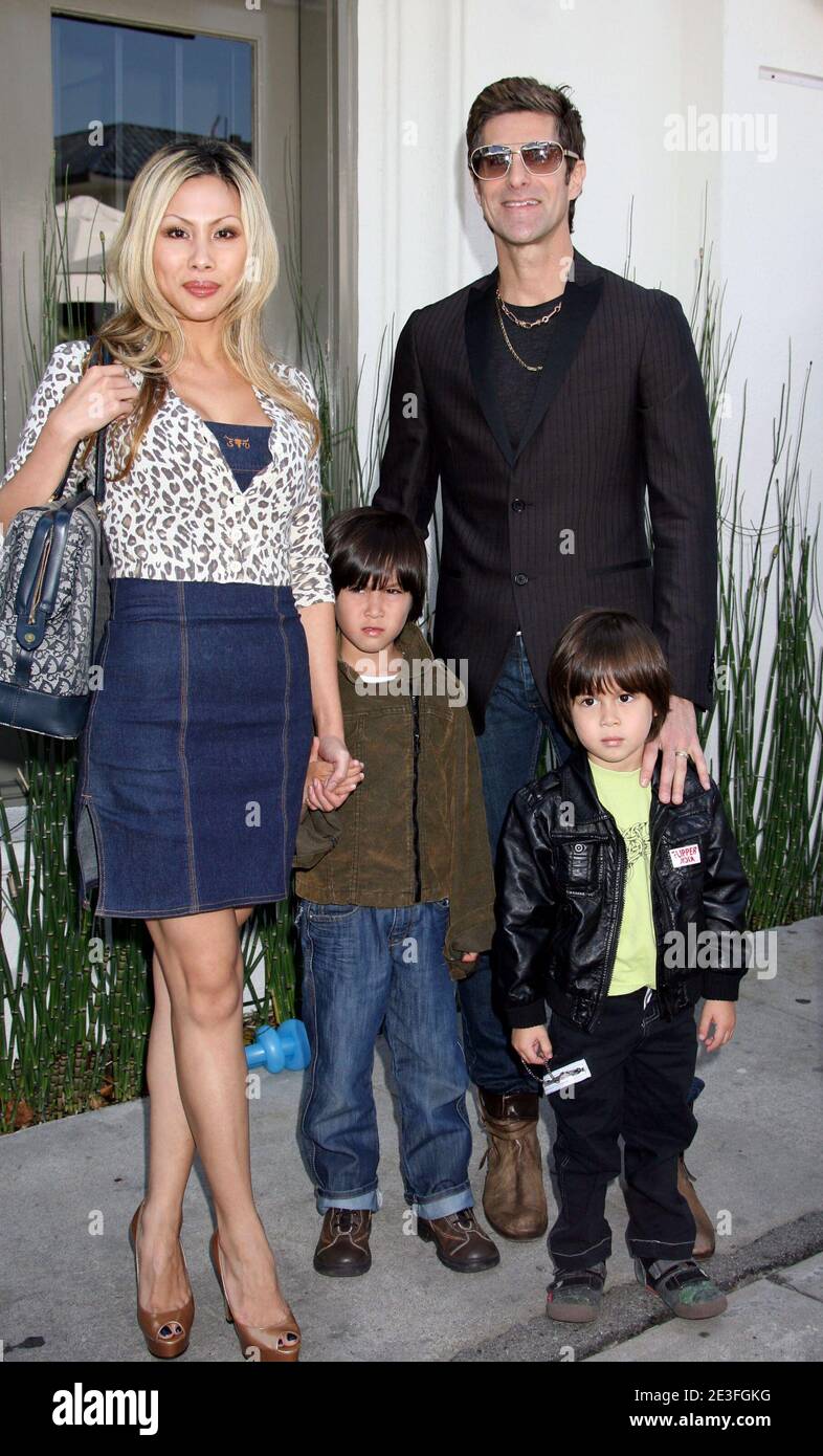 Enfant petit dejeuner hi-res stock photography and images - Alamy