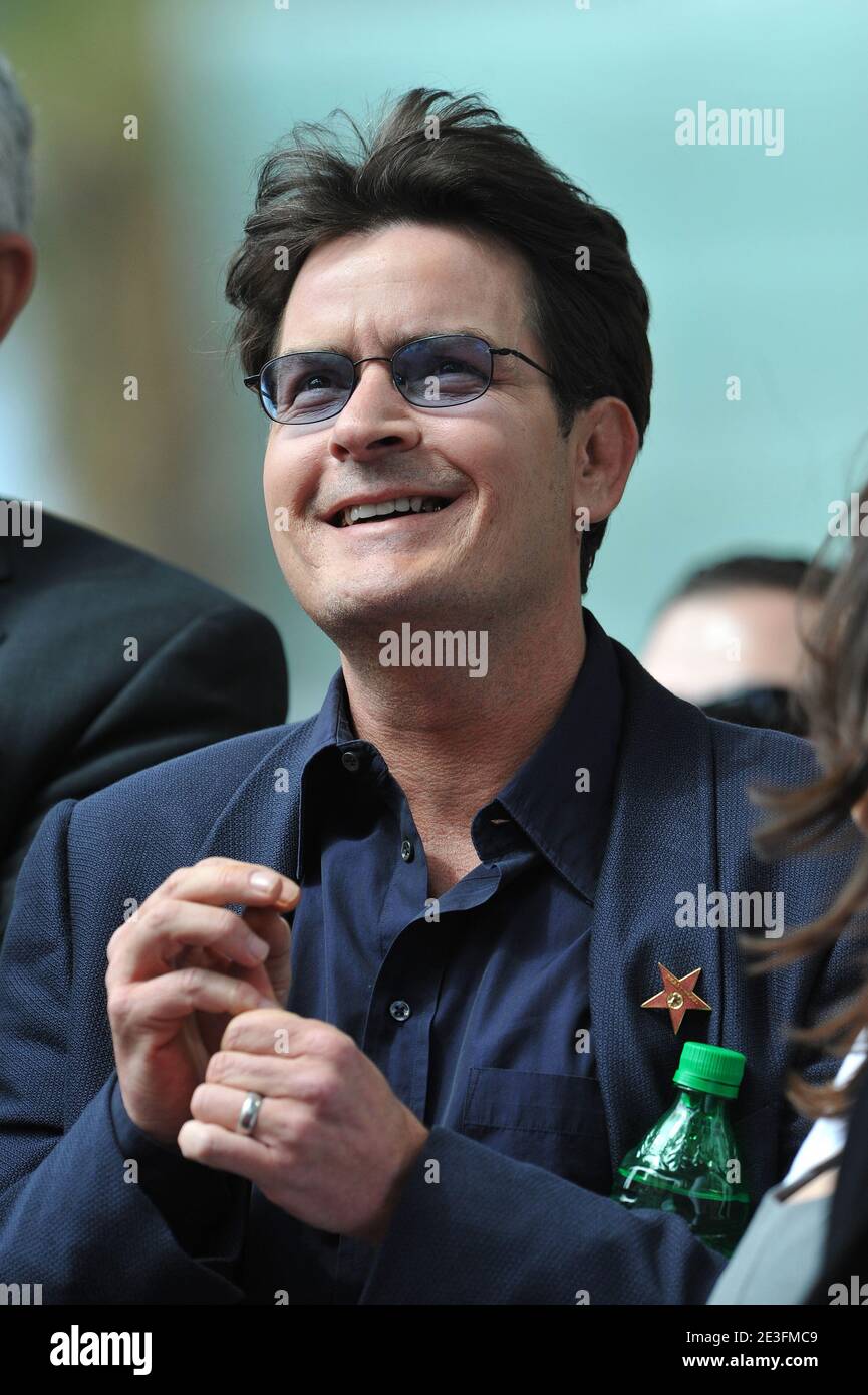Charlie Sheen posing at the ceremony honoring Chuck Lorre with a star ...