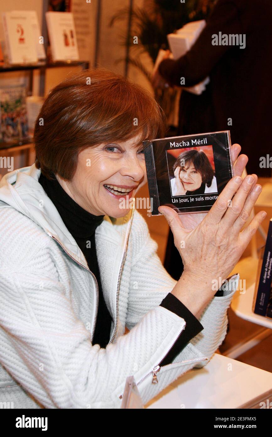 Le salon livre paris hi-res stock photography and images - Alamy