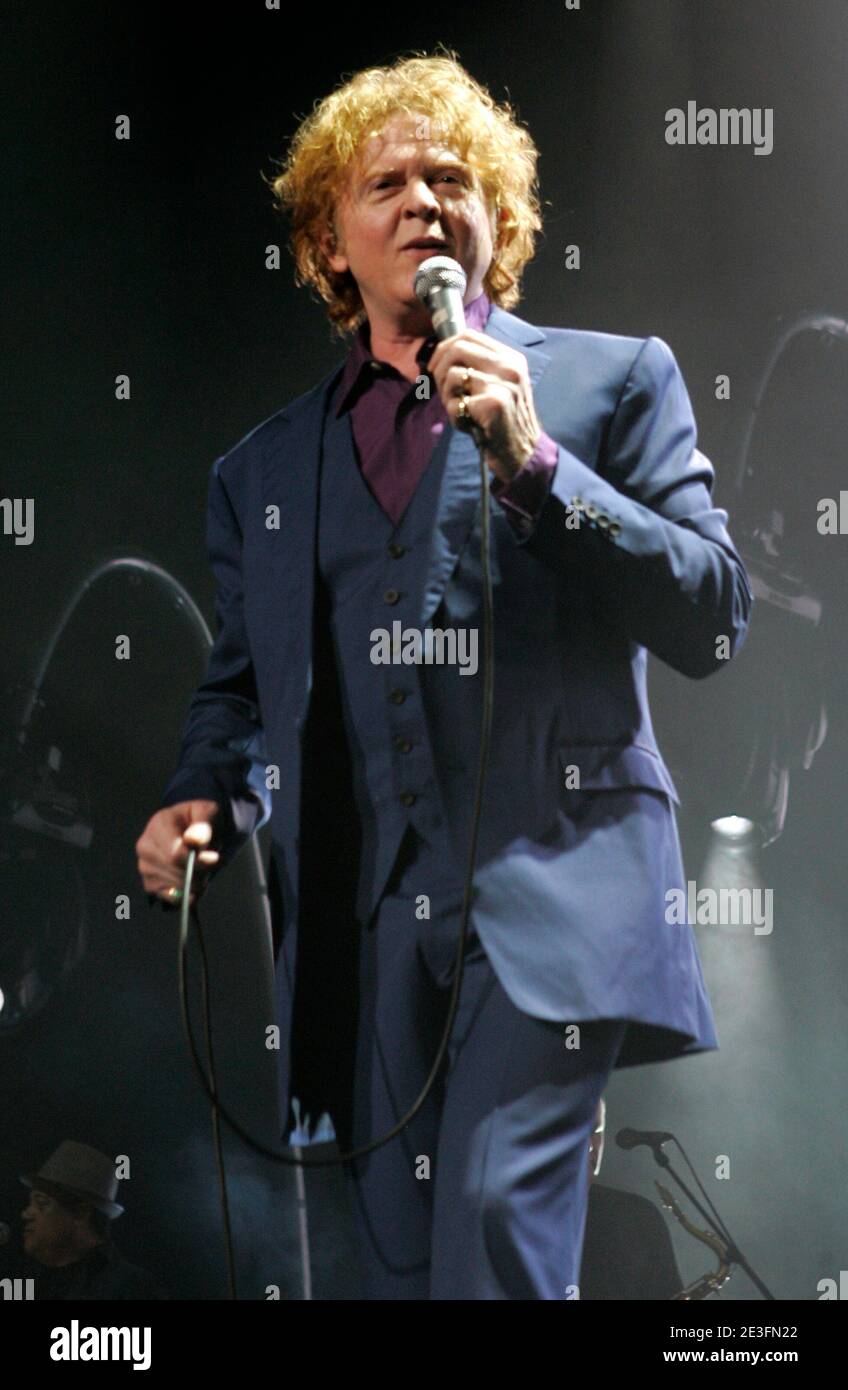 Mick Hucknall of Simply Red performs at Radio City Music Hall in New ...